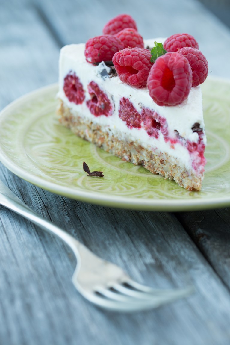 Raspberry & greek yogurt cheesecake | lolita bopa